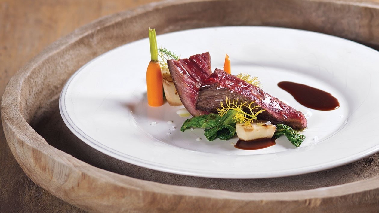 Entrecôte cotta a bassa temperatura con scorzanera e verza - Ricetta