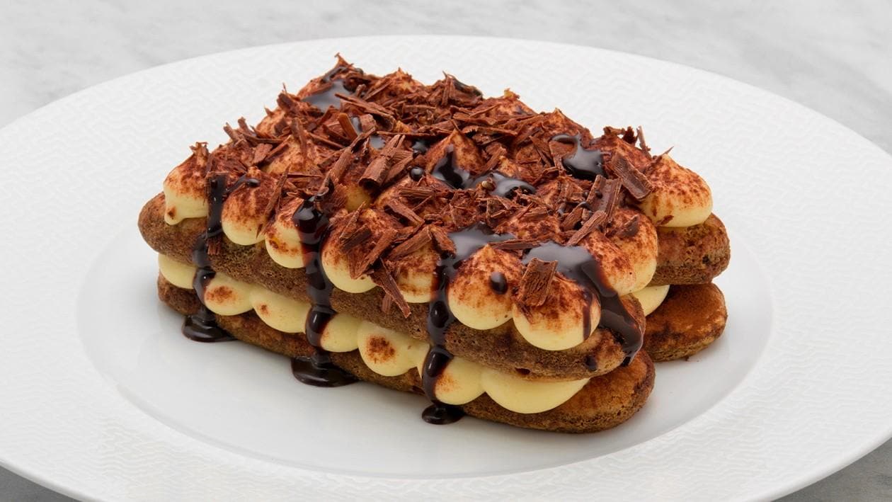 Tiramisù classico con topping al cioccolato - Ricetta